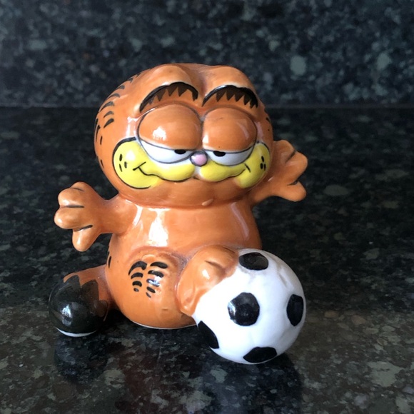 Garfield | Accents | Vintage 981 Enesco Ceramic Soccer Playing Garfield ...